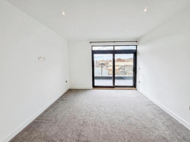 3 bedroom flat to rent