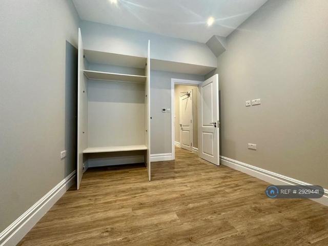 3 bedroom flat to rent