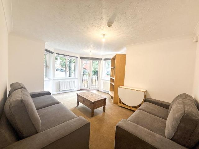 3 bedroom flat to rent