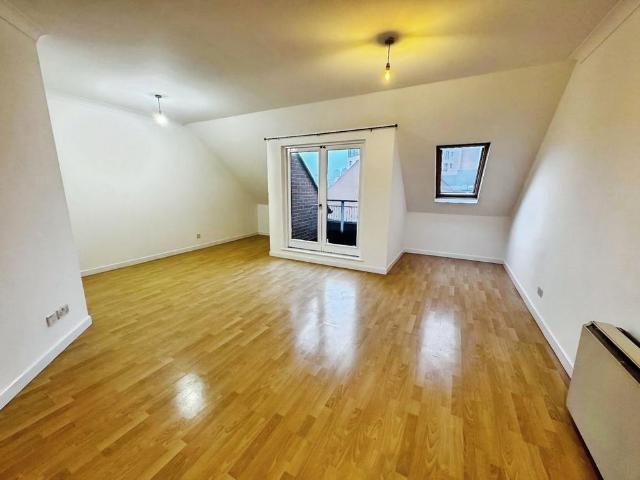 3 bedroom flat to rent