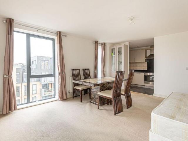 3 bedroom flat to rent