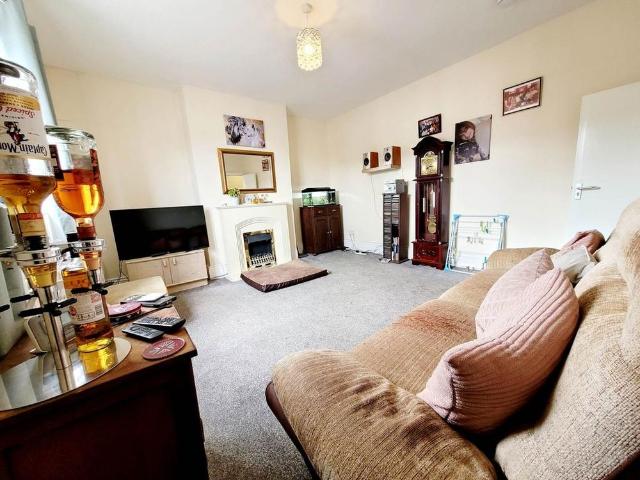 3 bedroom flat to rent