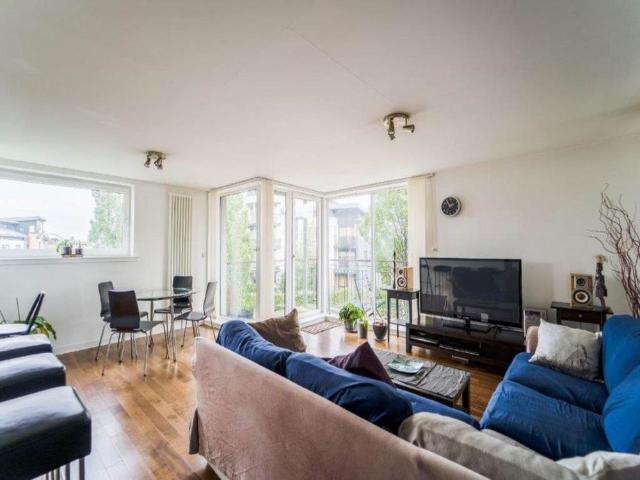 3 bedroom flat to rent