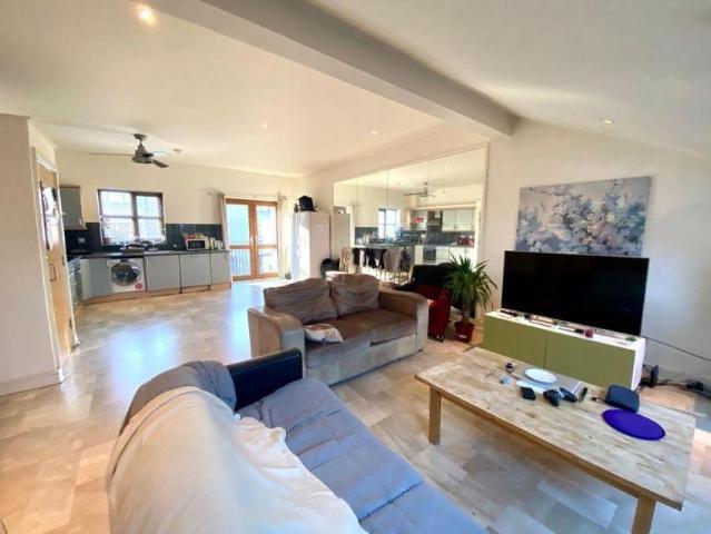 3 bedroom flat to rent