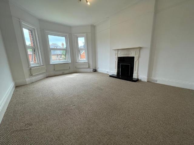 3 bedroom flat to rent