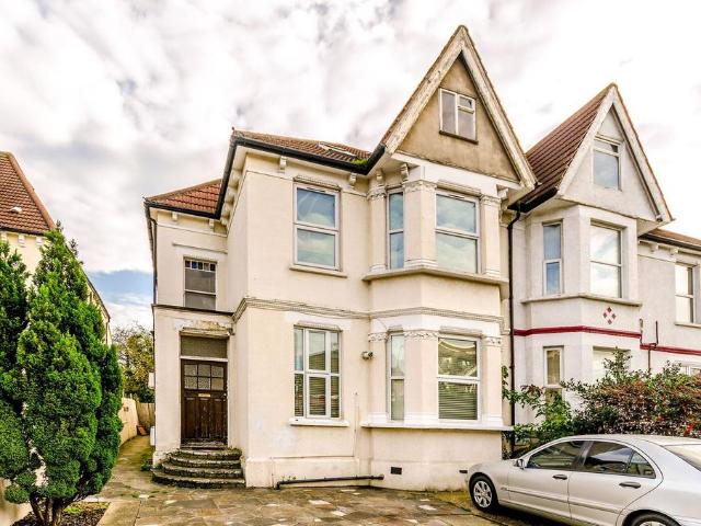 3 bedroom flat to rent