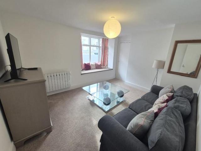 3 bedroom flat to rent