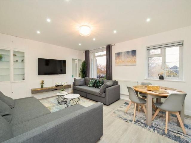 3 bedroom flat to rent