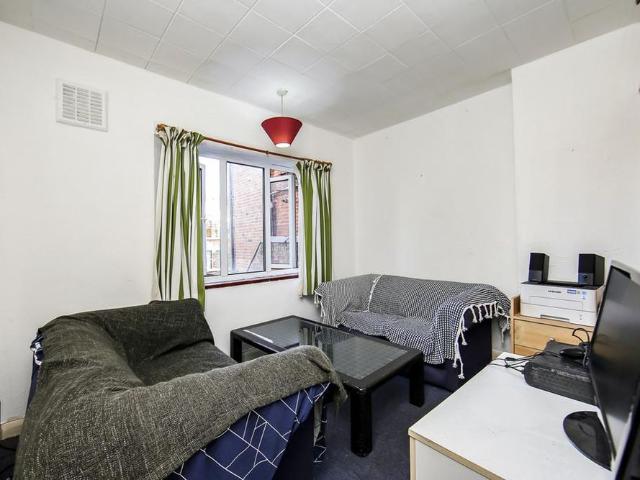 3 bedroom flat to rent