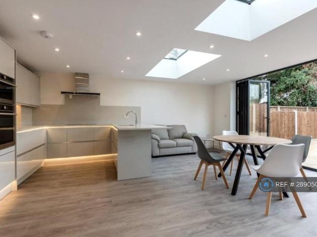 3 bedroom flat to rent