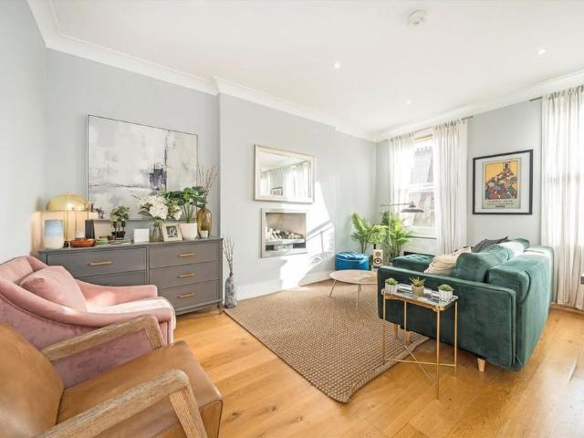 3 bedroom flat to rent