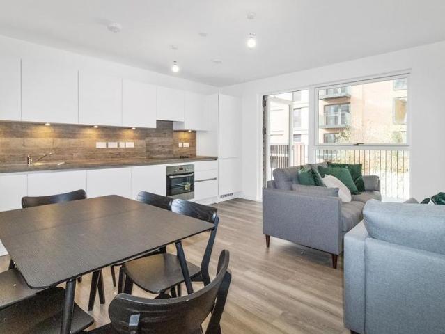 3 bedroom flat to rent