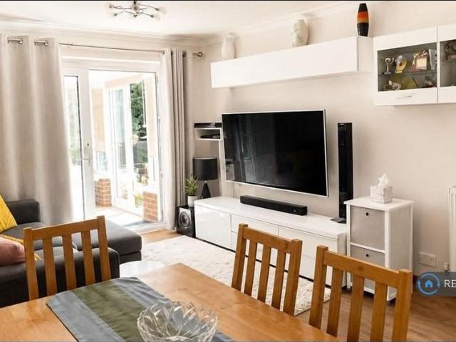 3 bedroom flat to rent