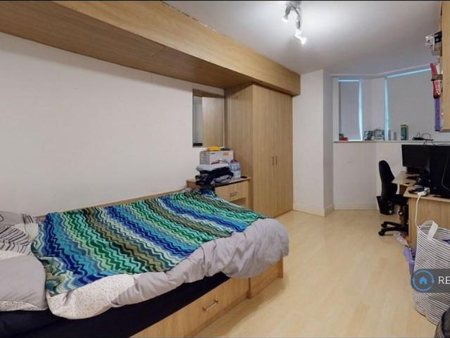3 bedroom flat to rent