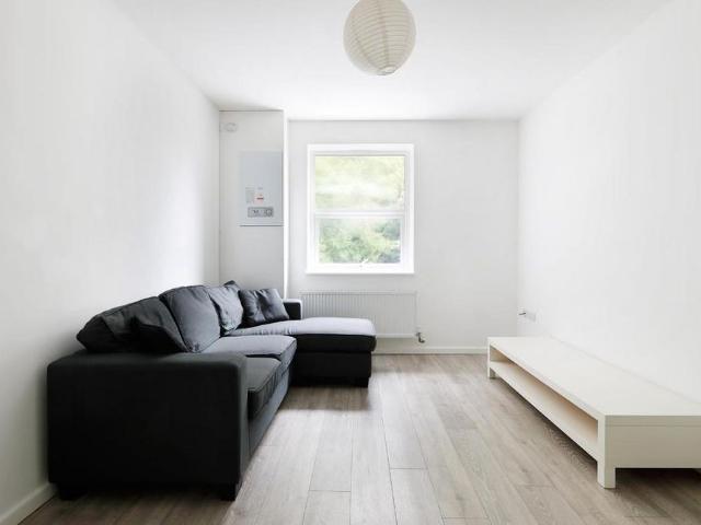 3 bedroom flat to rent