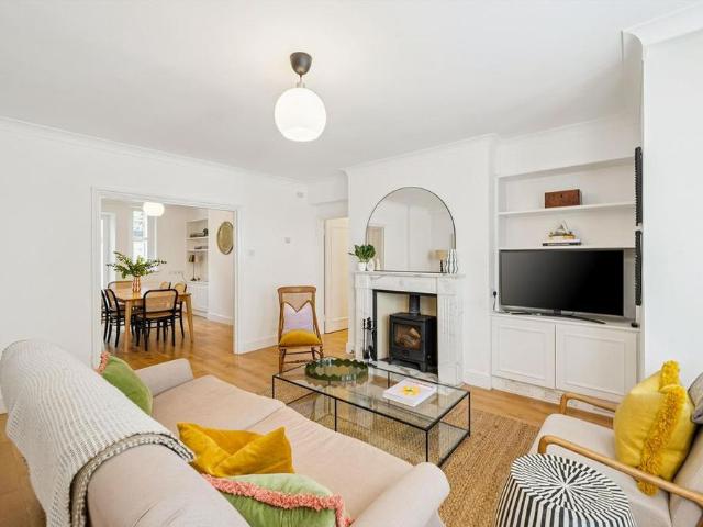3 bedroom flat to rent
