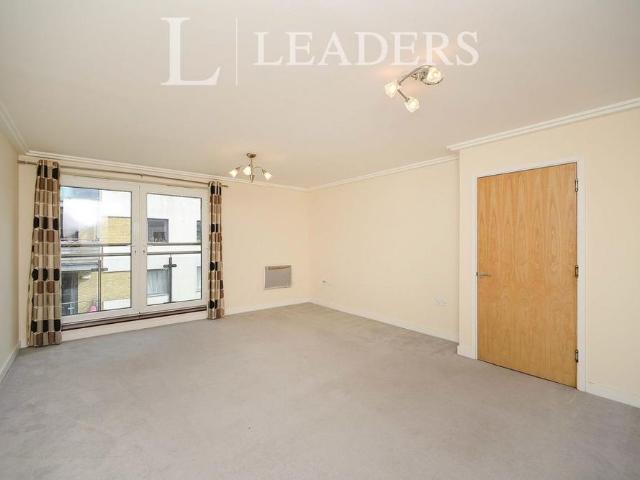 3 bedroom flat to rent