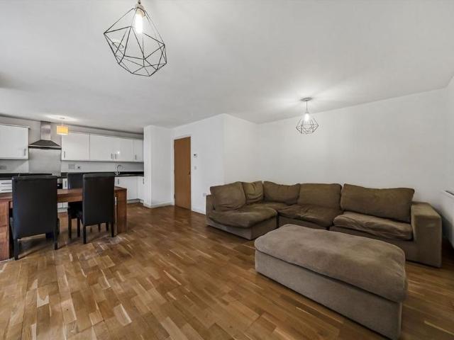 3 bedroom flat to rent