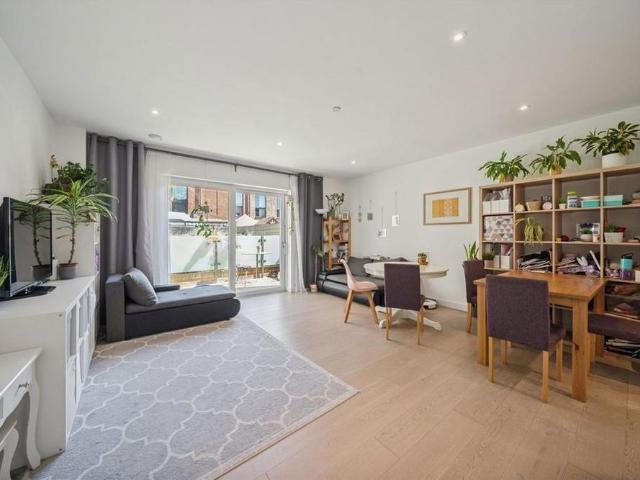 3 bedroom flat to rent