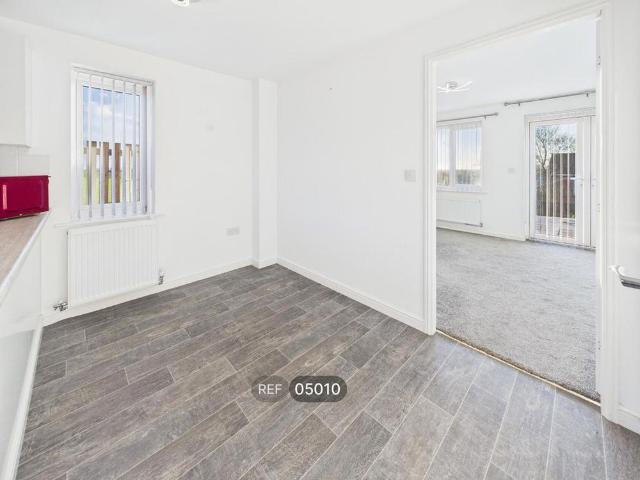 3 bedroom flat to rent