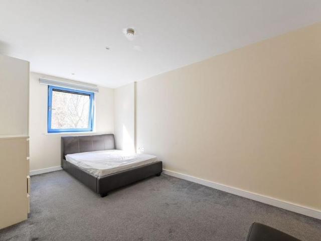 3 bedroom flat to rent