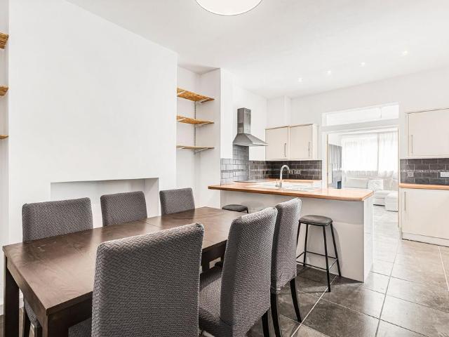 3 bedroom flat to rent