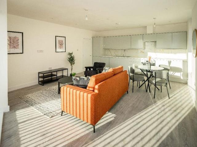 3 bedroom flat to rent