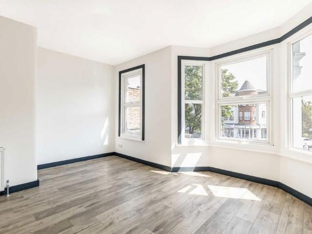 3 bedroom flat to rent
