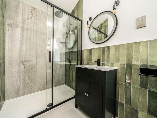 3 bedroom flat to rent