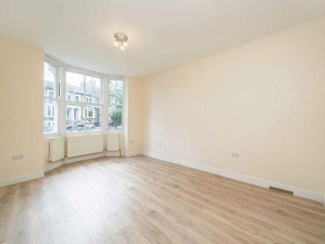 3 bedroom flat to rent