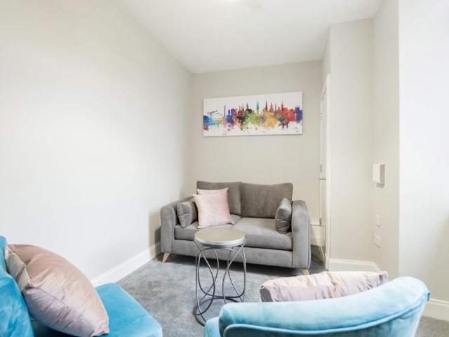 3 bedroom flat to rent