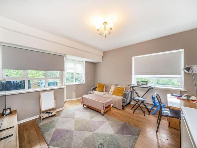 3 bedroom flat to rent