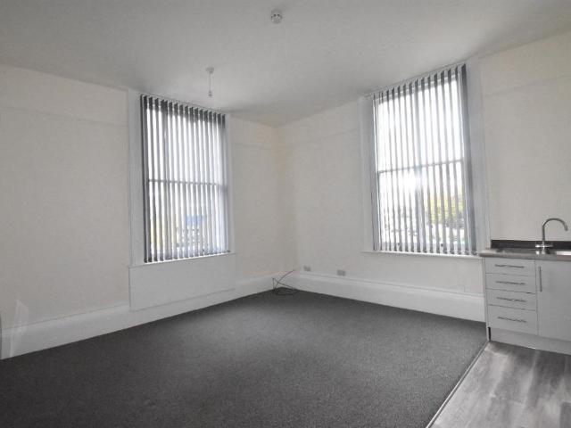 3 bedroom flat to rent