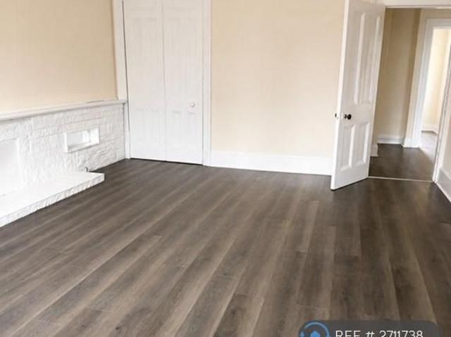 3 bedroom flat to rent