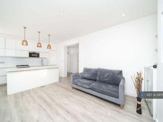3 bedroom flat to rent