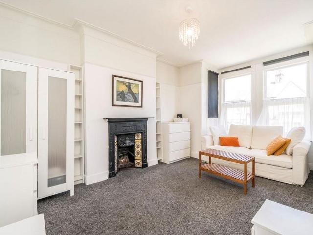 3 bedroom flat to rent