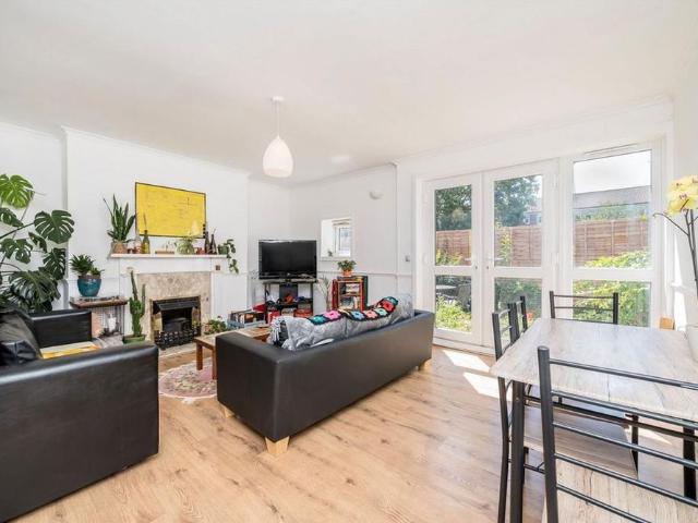 3 bedroom flat to rent