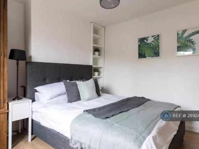 3 bedroom flat to rent