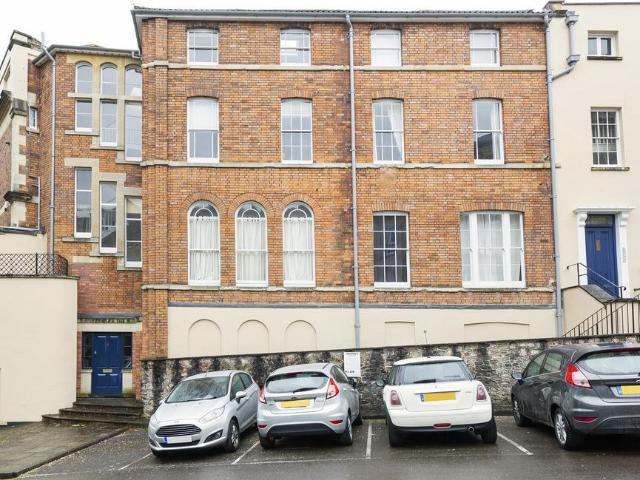 3 bedroom flat to rent