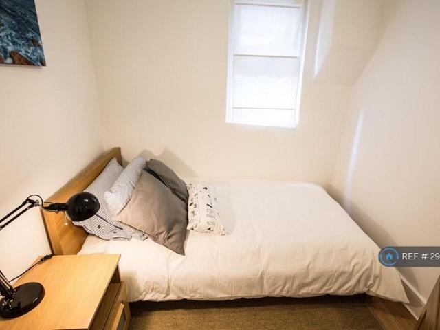 3 bedroom flat to rent