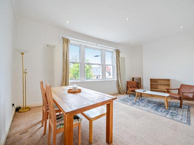 3 bedroom flat to rent