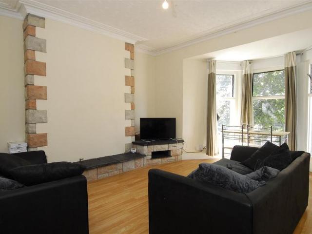 3 bedroom flat to rent