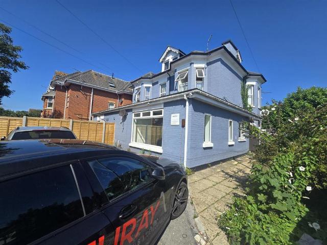 3 bedroom flat to rent