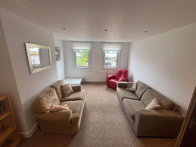 3 bedroom flat to rent