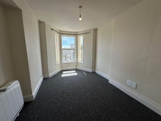 3 bedroom flat to rent