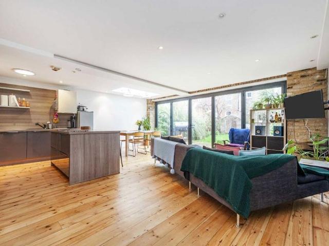 3 bedroom flat to rent