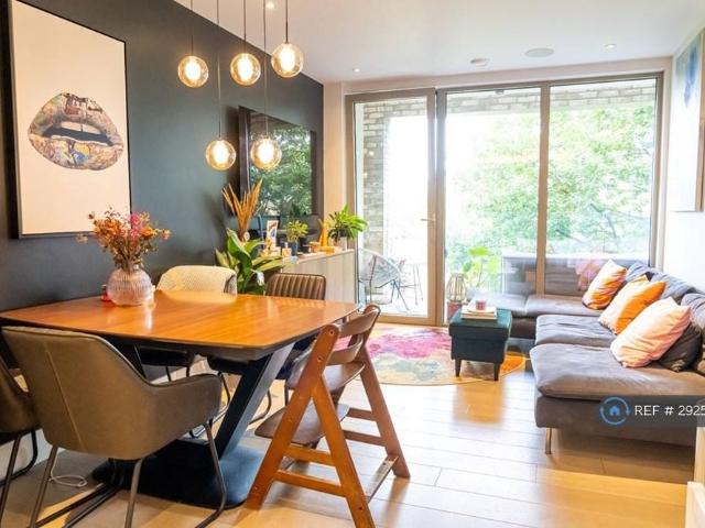 3 bedroom flat to rent