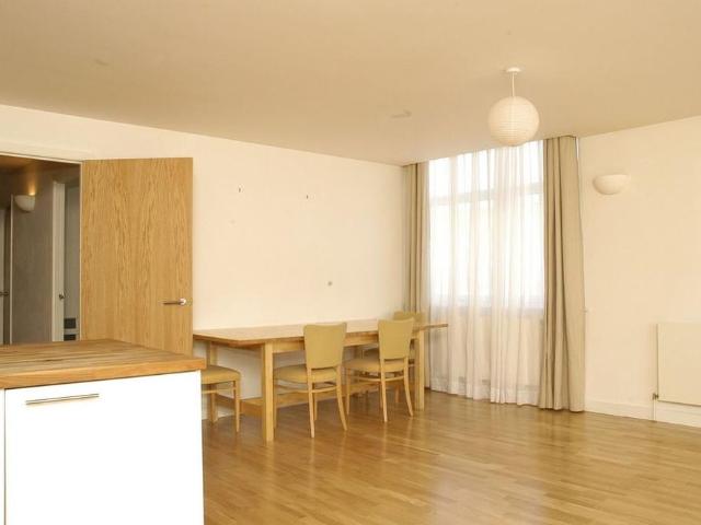 3 bedroom flat to rent