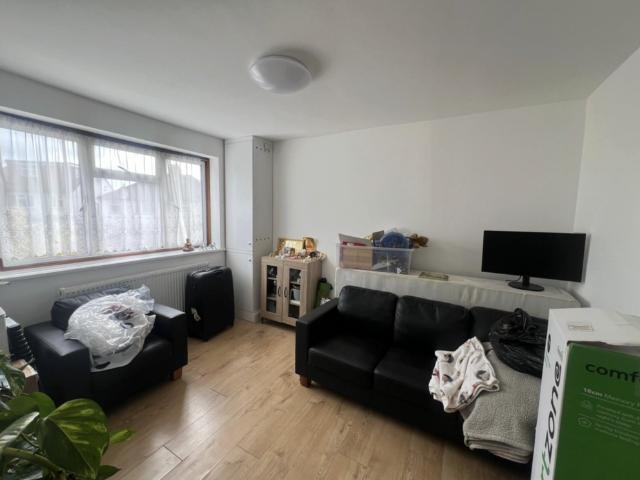 3 bedroom flat to rent