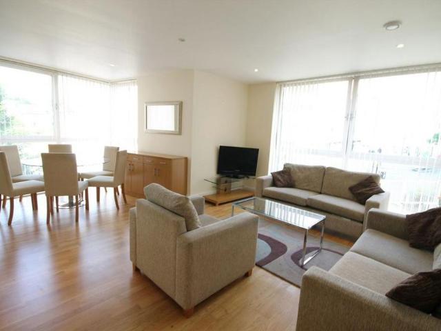 3 bedroom flat to rent